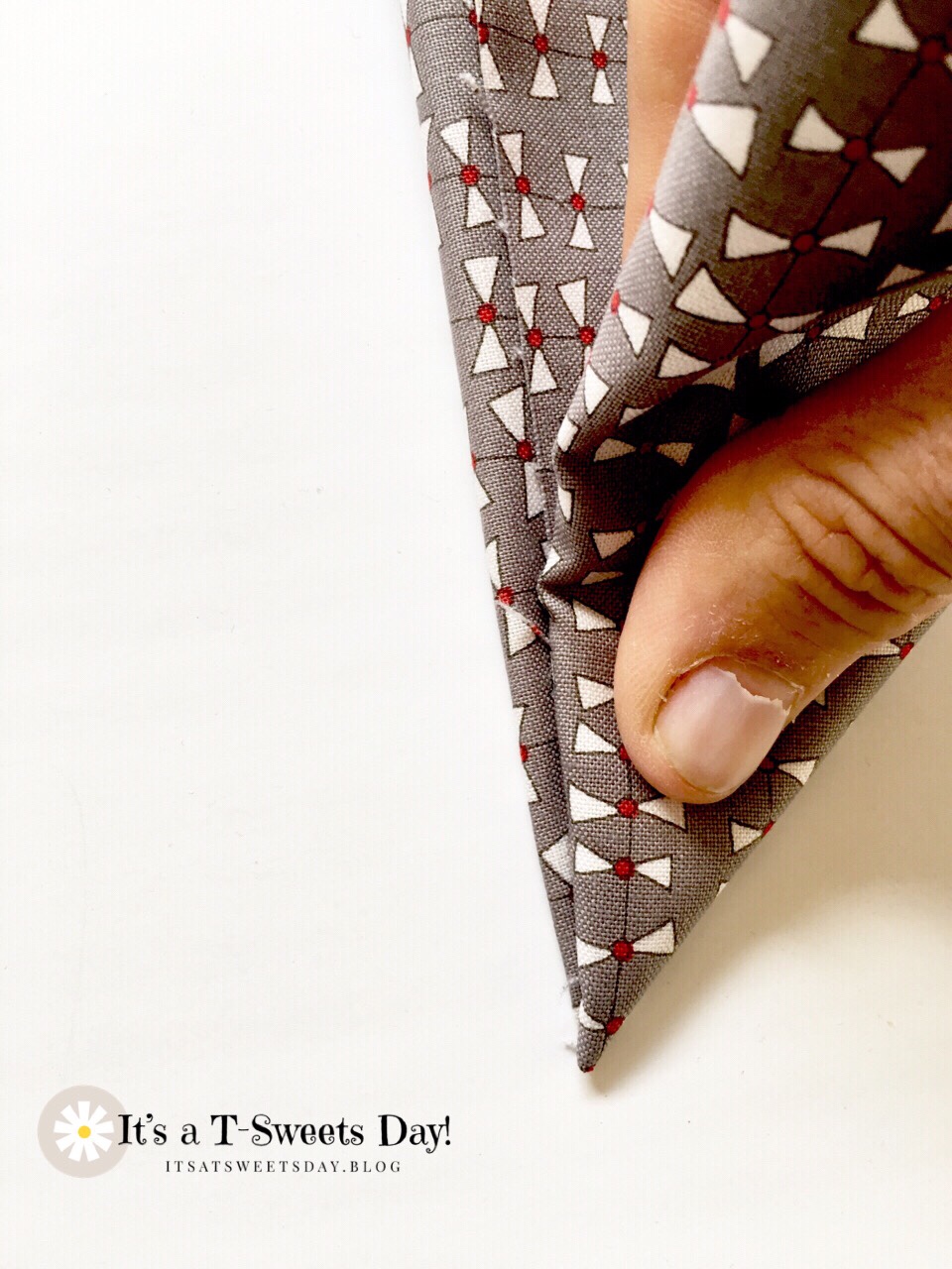 How to Fold Fat Quarter Triangles – It's a T-Sweets day!