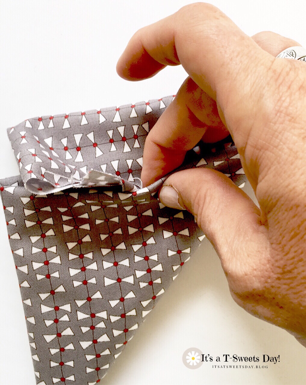 How to Fold Fat Quarter Triangles – It's a T-Sweets day!